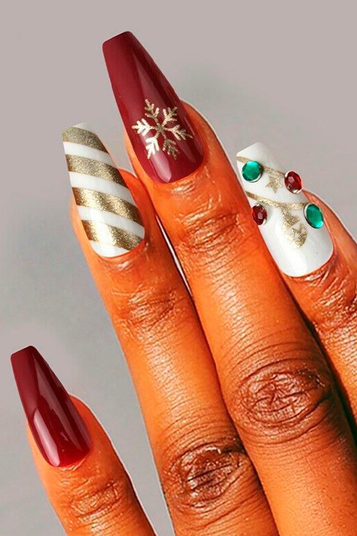 19 Creative Christmas Nail Art Ideas For 2023
